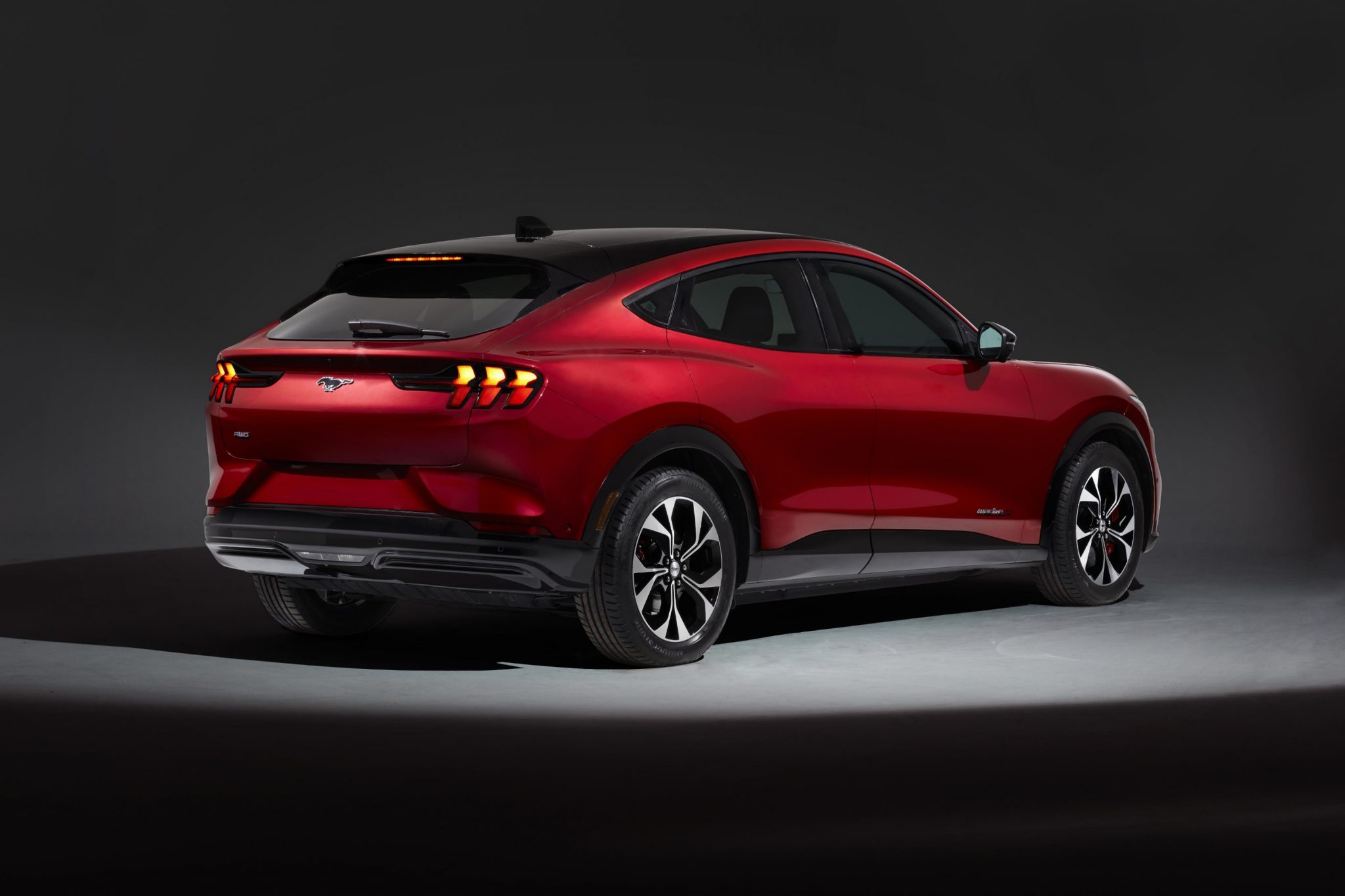 Ford Mustang-E: SUV, eléctrico y con 465 CV | Motorspot